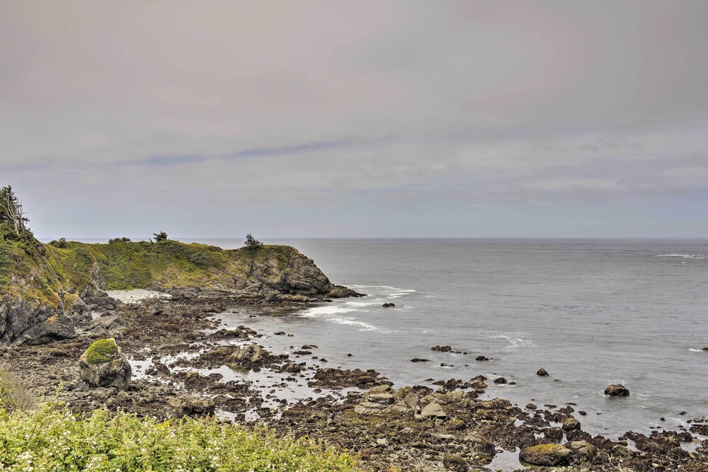 Brookings Vacation Rental Studio - Walk To Town! - Brookings, OR