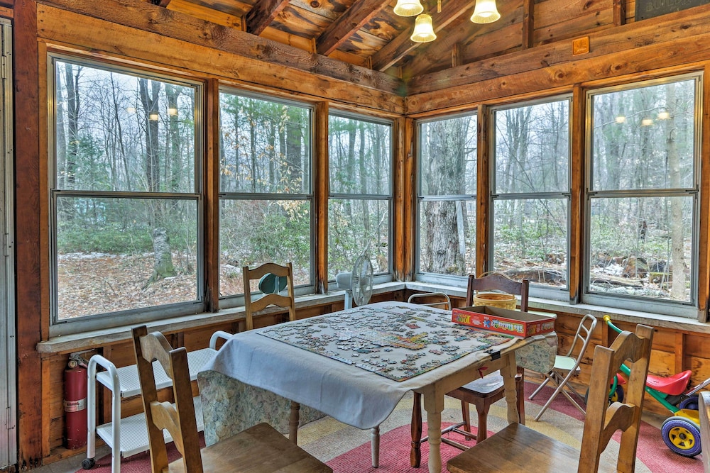 East Otis Reservoir Cabin W/ Porch - Walk To Lake! - Tolland State Forest, East Otis