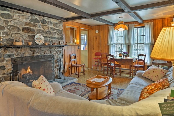 East Otis Reservoir Cabin W/ Porch - Walk To Lake! - Tolland State Forest, East Otis