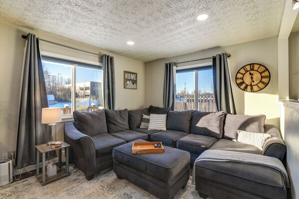 Updated Townhome: Near Airport & Shopping! - Alaska