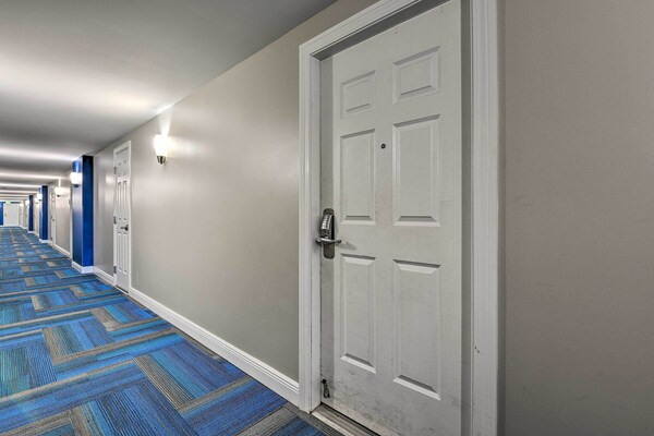 Modern Resort Condo With Balcony - Walk To Beach! - Destin, FL