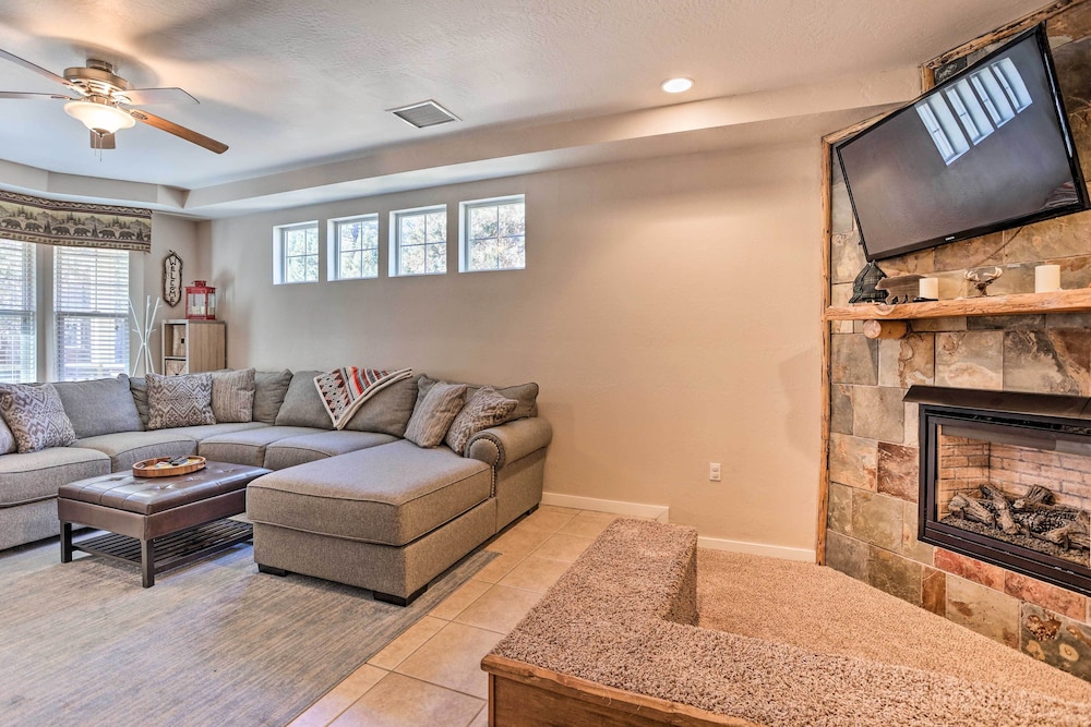 5 Mi To Big Bear Lake: Cozy Cottage W/ Hot Tub - Big Bear, CA