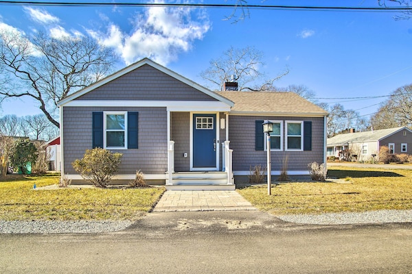 ショアまで徒歩: アップデートされた バザーズ ベイ コテージ！ - マサチューセッツ州