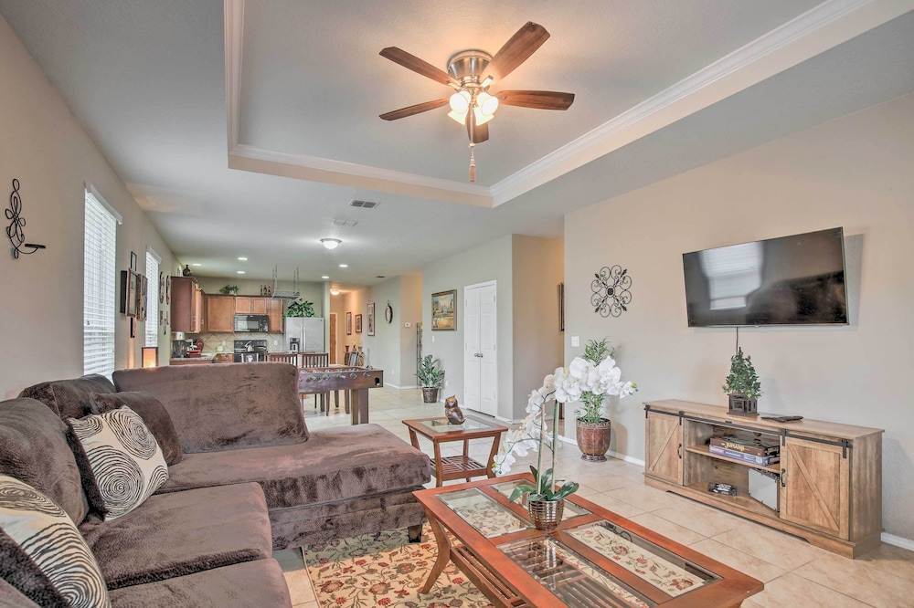 San Antonio Abode Near Golf, Shops + Dining! - San Antonio, TX