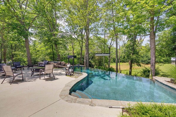Pool, Hot Tub & Outdoor Theater: Franklin Retreat - Arrington Vineyards, Arrington