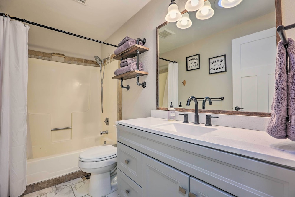 Family-friendly Redmond Getaway: Walk To Dtwn - Redmond, OR