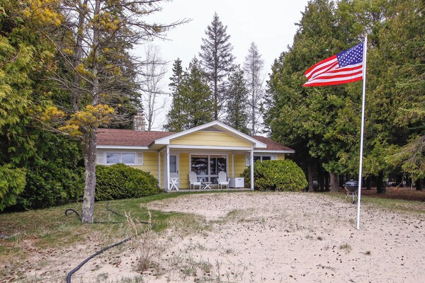 Cozy Baileys Harbor Cottage On Lake Michigan! - Baileys Harbor, WI