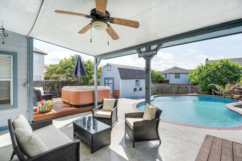 San Antonio Home W/ Private Hot Tub + Pool! - San Antonio, TX