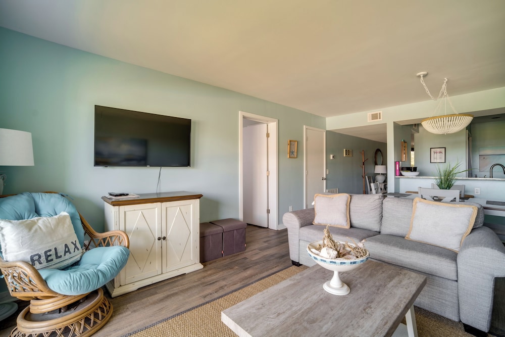 Pool Access & Views At Saint Helena Island Condo! - Hunting Island State Park, Beaufort