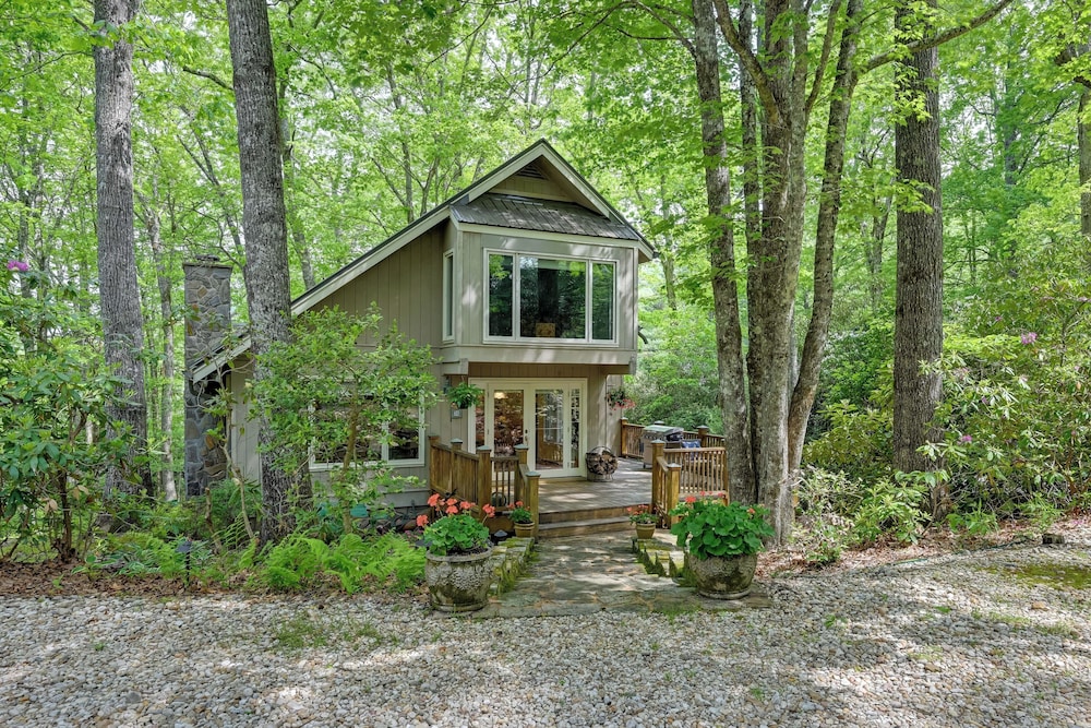 'Smallwood' Cute Highlands Home W/ Screened Porch! - Highlands, NC