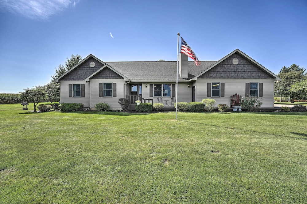 Sturgis Home W/ Yard < 1 Mi To Minnewaukan Lake - Sturgis, MI