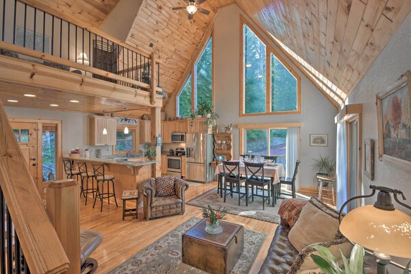 Spacious Lake Santeetlah Cottage W/ Lake Views! - Calderwood Lake, TN