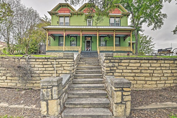 The Lilly House: Historic Glen Rose Home W/ Porch! - Glen Rose, TX