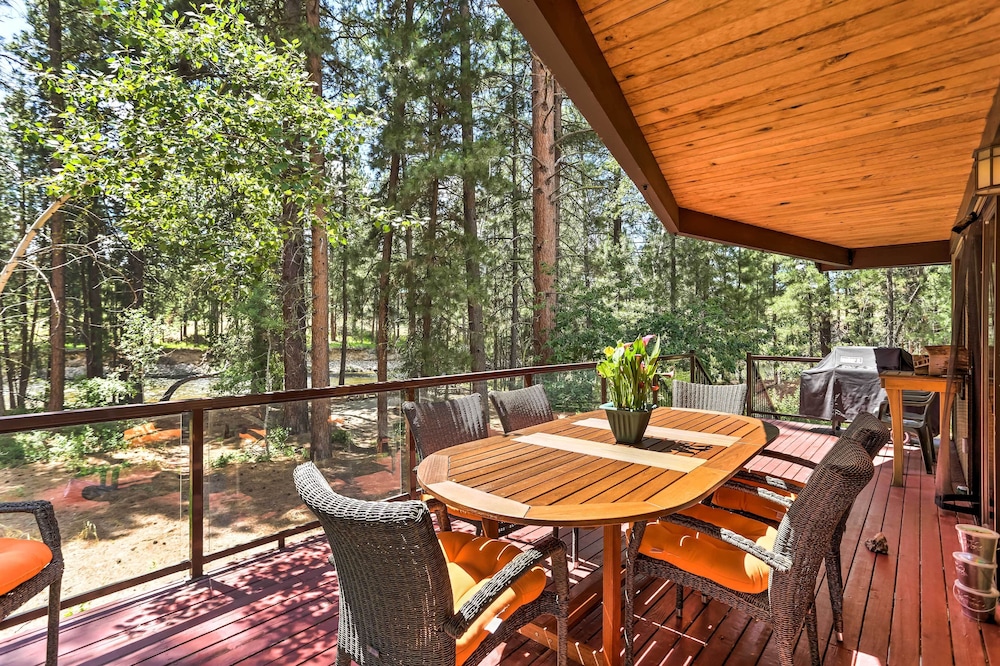 Riverside Winthrop Chalet W/ Hot Tub & 2 Decks! - Winthrop, WA