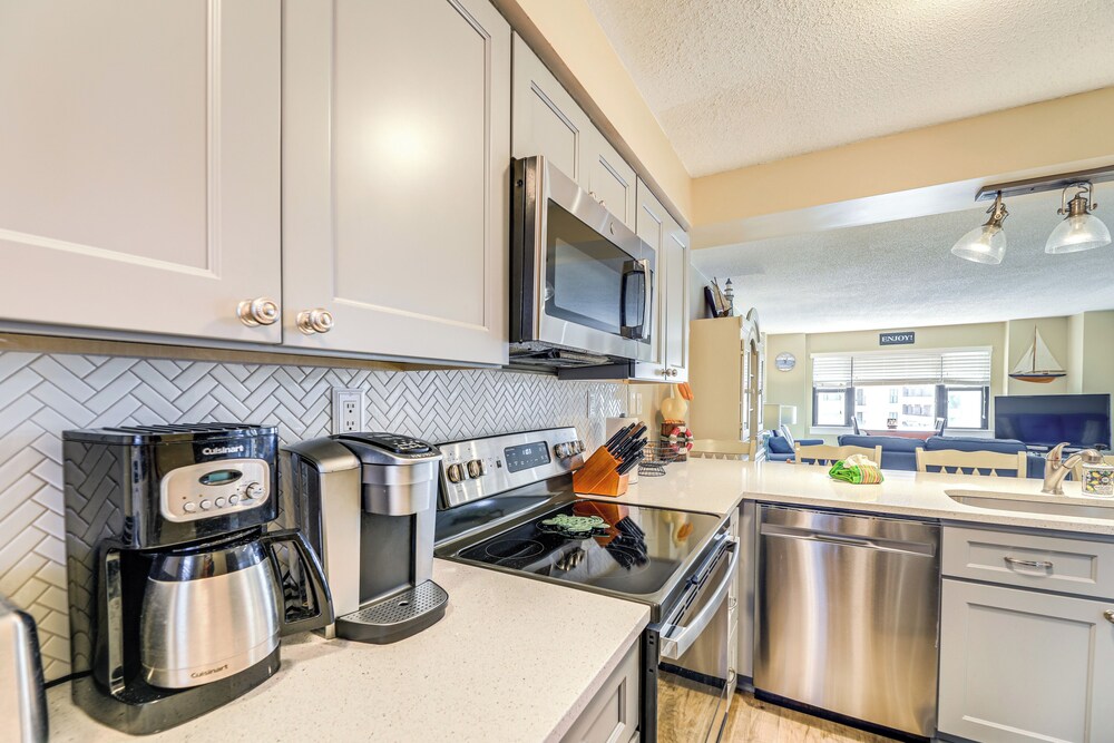 Indian Beach Resort Condo W/ Atlantic Ocean Views! - Emerald Isle, NC