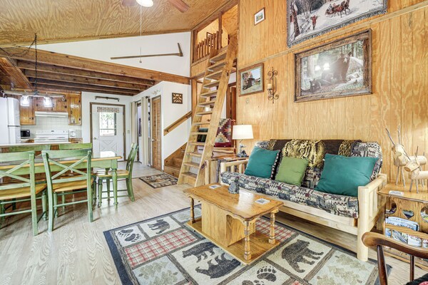 Summer Creekside Cabin Retreat W/ Deck - Cherokee, NC