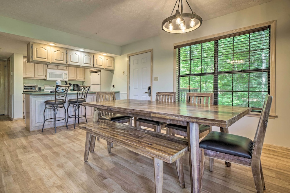 Furnished Deck & Grill: Rustic Pigeon Forge Cabin - Pigeon Forge, TN