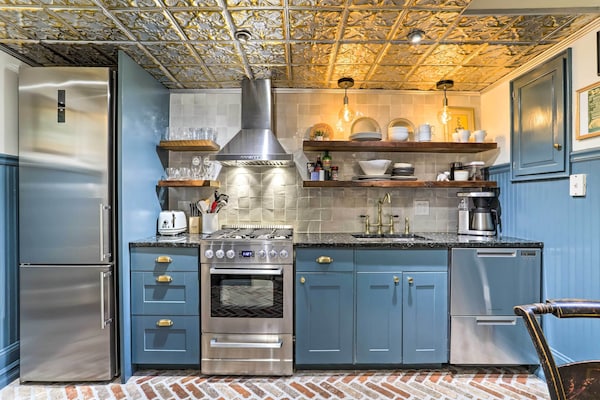 Historic Home W/ Garden: Walk To Center City! - Philadelphia, PA