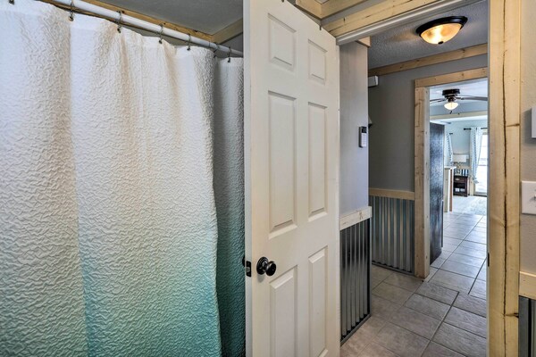 Lakefront Vacation Rental With Fire Pit & Dock! - Lake Poinsett, SD