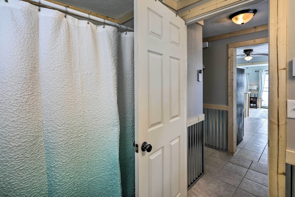 Lakefront Vacation Rental With Fire Pit & Dock! - Lake Poinsett, SD