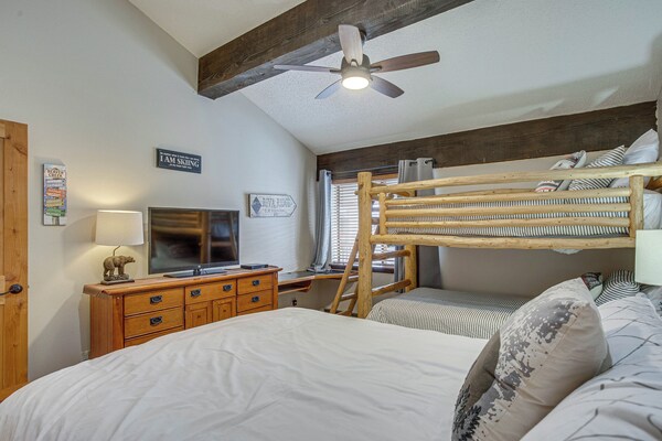 Colorado Escape W/ Pool Access & Mountain Views! - Avon, CO