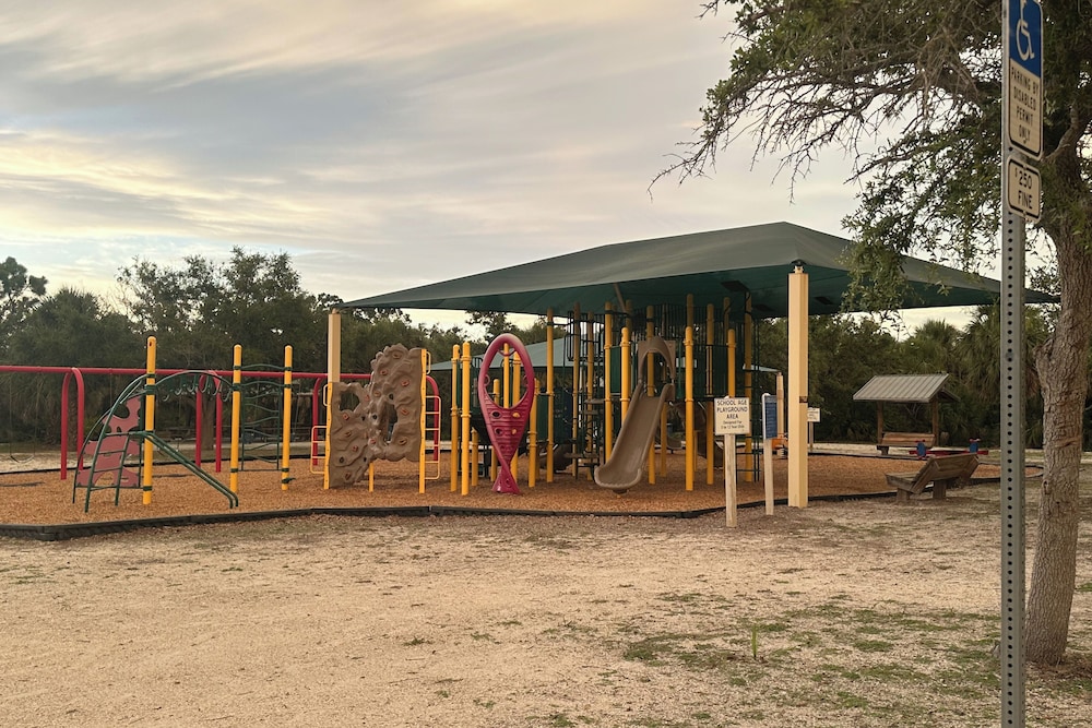 Quiet Venice Retreat With Private Lanai & Pool! - Englewood, FL