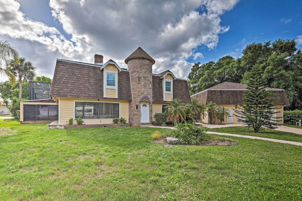 The Aviator's Dream: Pool, Spa & Private Runway! - New Smyrna Beach, FL