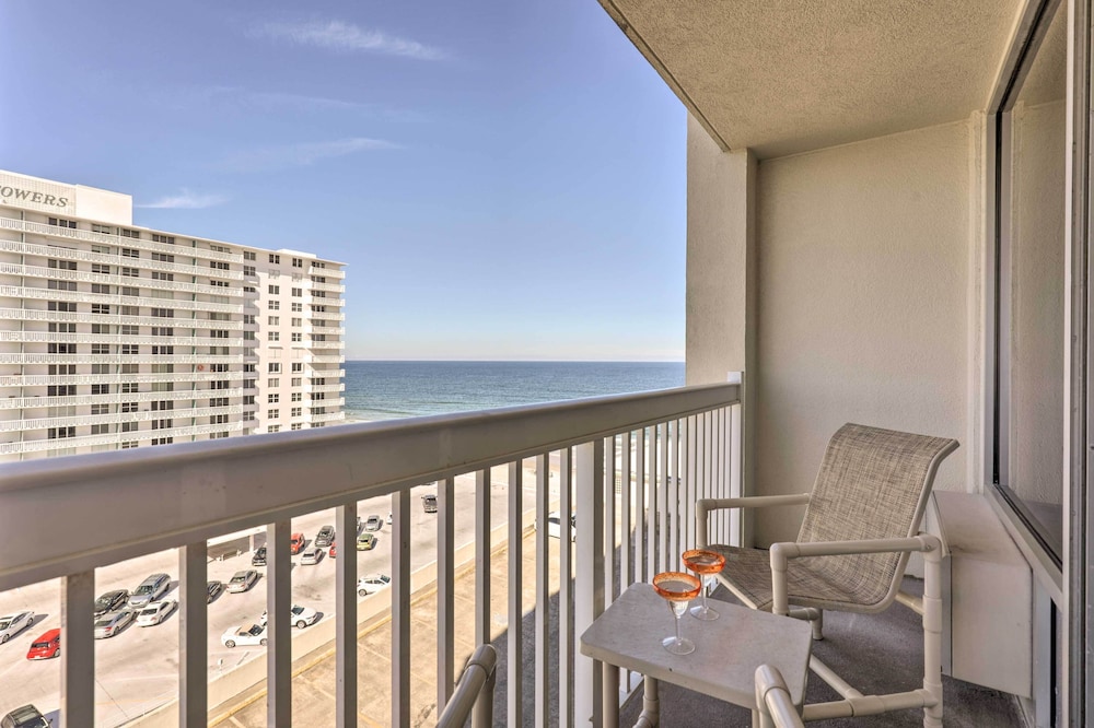 Ocean-view Daytona Beach Resort Retreat W/ Balcony - Ormond Beach, FL