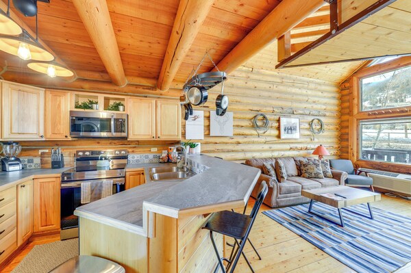Cozy Mountain Condo Across From Snow King Ski Mtn! - Teton County, WY