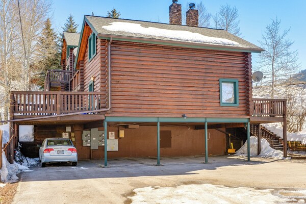 Cozy Mountain Condo Across From Snow King Ski Mtn! - Jackson, WY