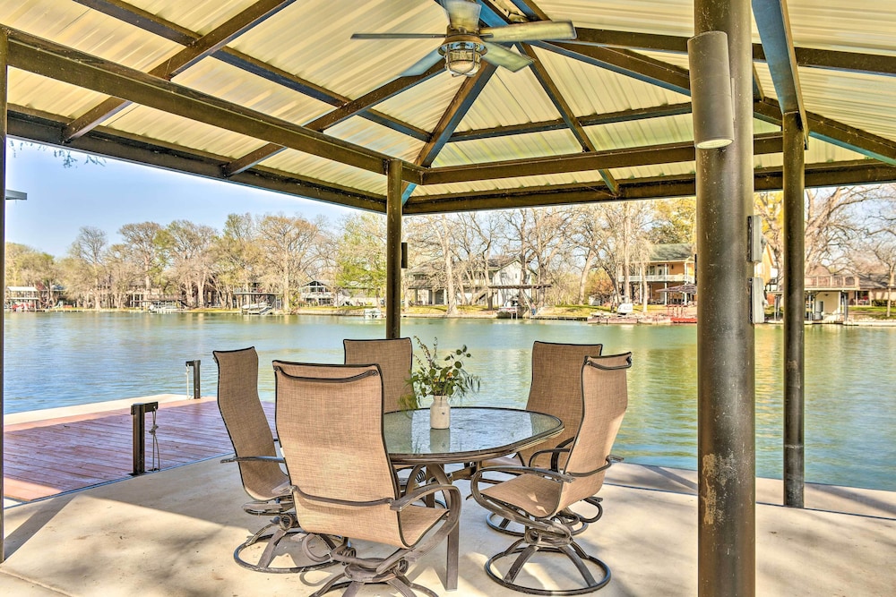 Spacious Lake Placid Retreat W/ Gorgeous Views! - Seguin, TX