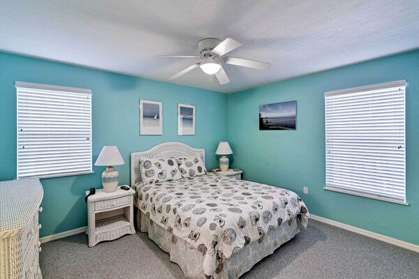 Beachfront Cedar Key Condo W/ Pool, Spa & Views! - Cedar Key, FL