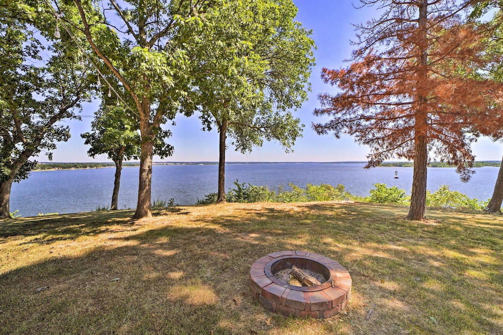 Grand Lake Views + Fire Pit: Monkey Island Home! - Grove