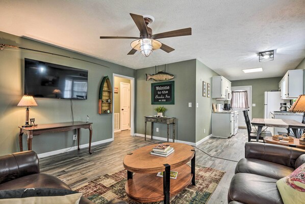 Renovated Fishing Paradise w/ Private Yard, Flippin: Hotel Reviews ...