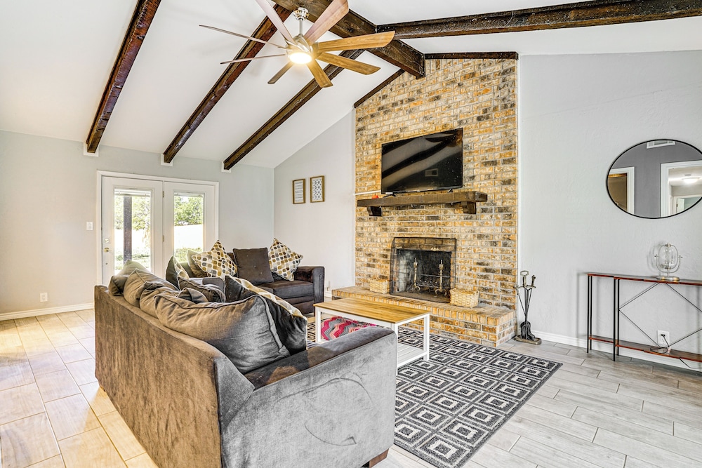 2 Mi To Lake: Home W/ Game Room, Pool & Fast Wifi! - Wichita Falls, TX