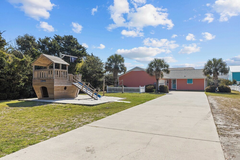 Colorful Emerald Isle Home: Just Steps To Beach! - Emerald Isle, NC
