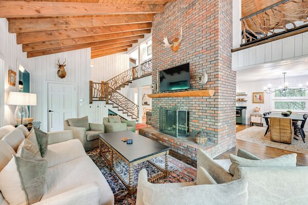 Chic Highlands Cabin Retreat W/ Deck + Office! - Highlands, NC