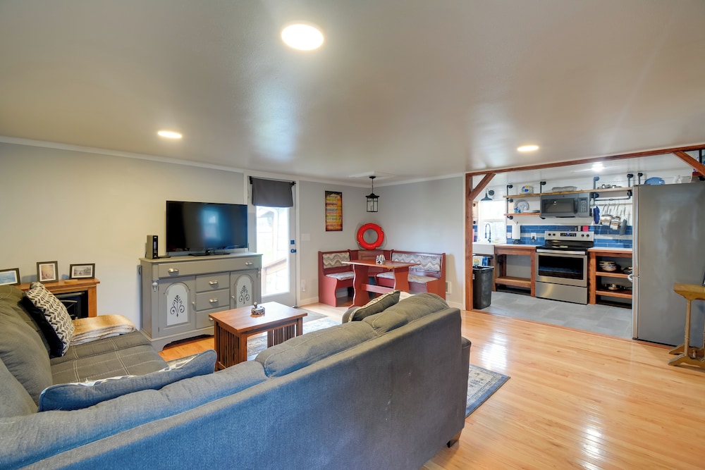 Ocean-themed Westport Home: Bike To Ocean! - Westport, WA