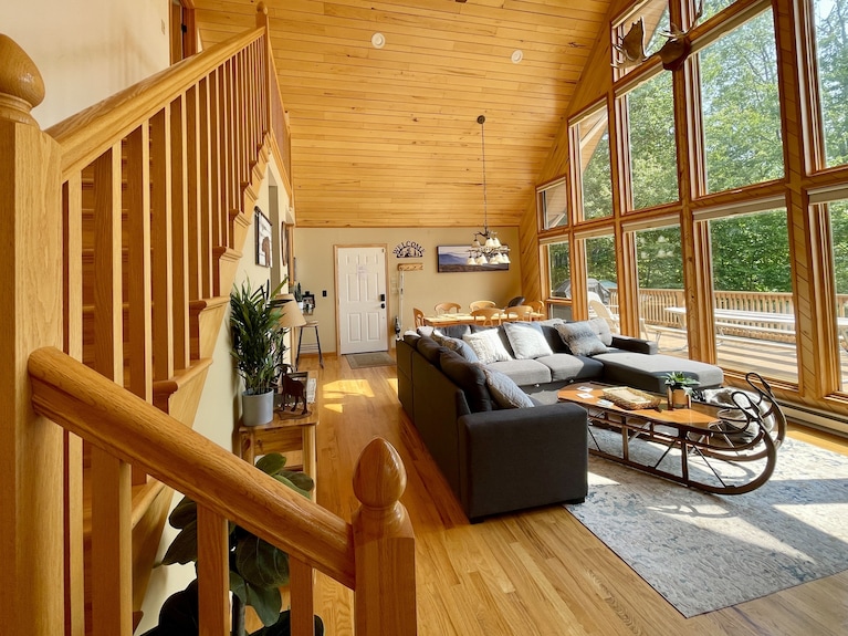 Family Cabin Near Snowshoe: Hot Tub, Sauna, Game Room & Mountain Views - West Virginia
