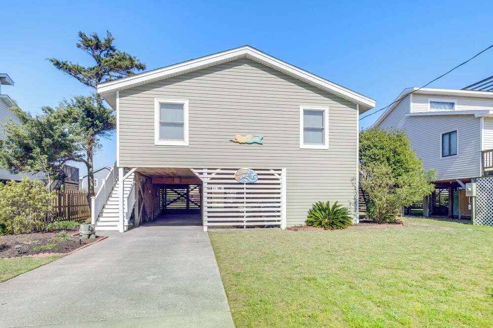 Coastal Home W/ Deck & Outdoor Shower - Kill Devil Hills, NC