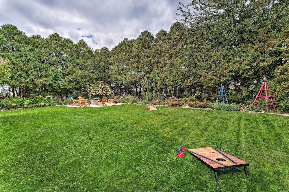 Airy Cottage Close To Rock Lake W/ Fire Pit! - Marshall, WI