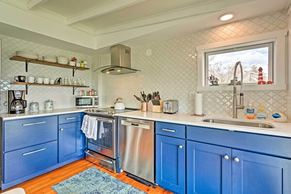 Waterfront Portsmouth Cottage: 8 Mi. From Newport! - Rhode Island