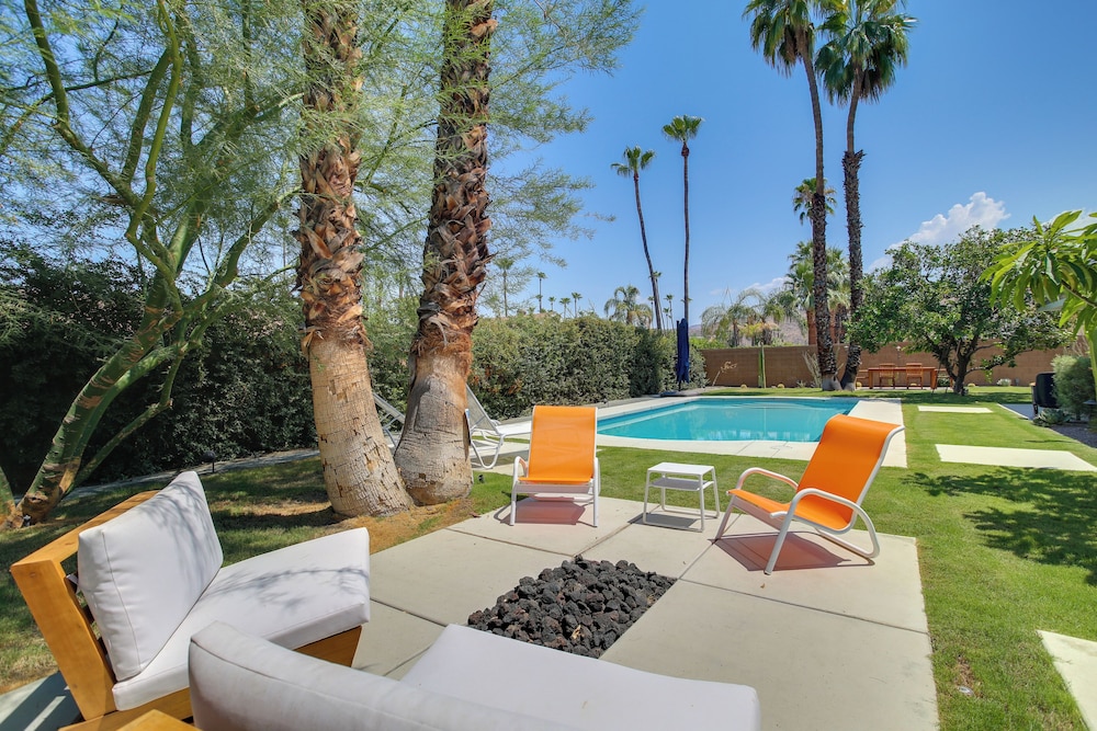 Funky Palm Springs Paradise Near Golf Courses - Palm Springs, CA