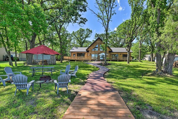 Spacious Pearl Lake Retreat W/ Yard & Private Dock - Cold Spring, MN