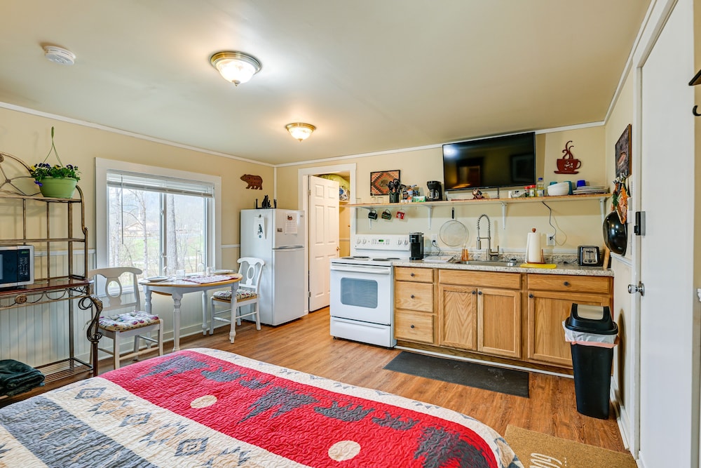 Whittier Vacation Rental Cabin In Tranquil Setting - Cherokee, NC