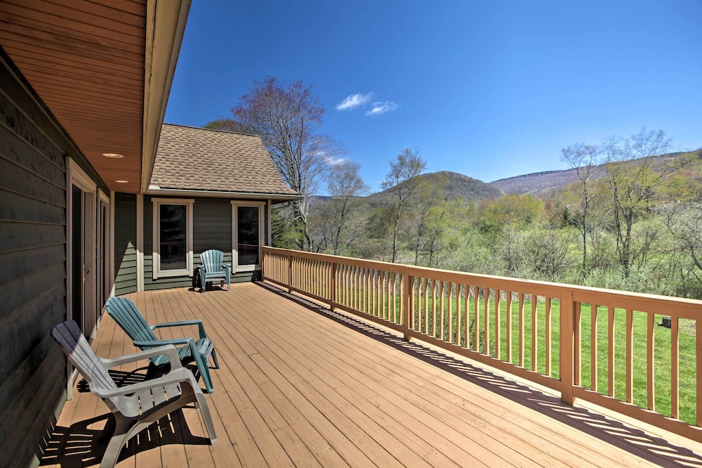 House W/ Deck, Fire Pit - 15 Mins To Snowshoe! - West Virginia