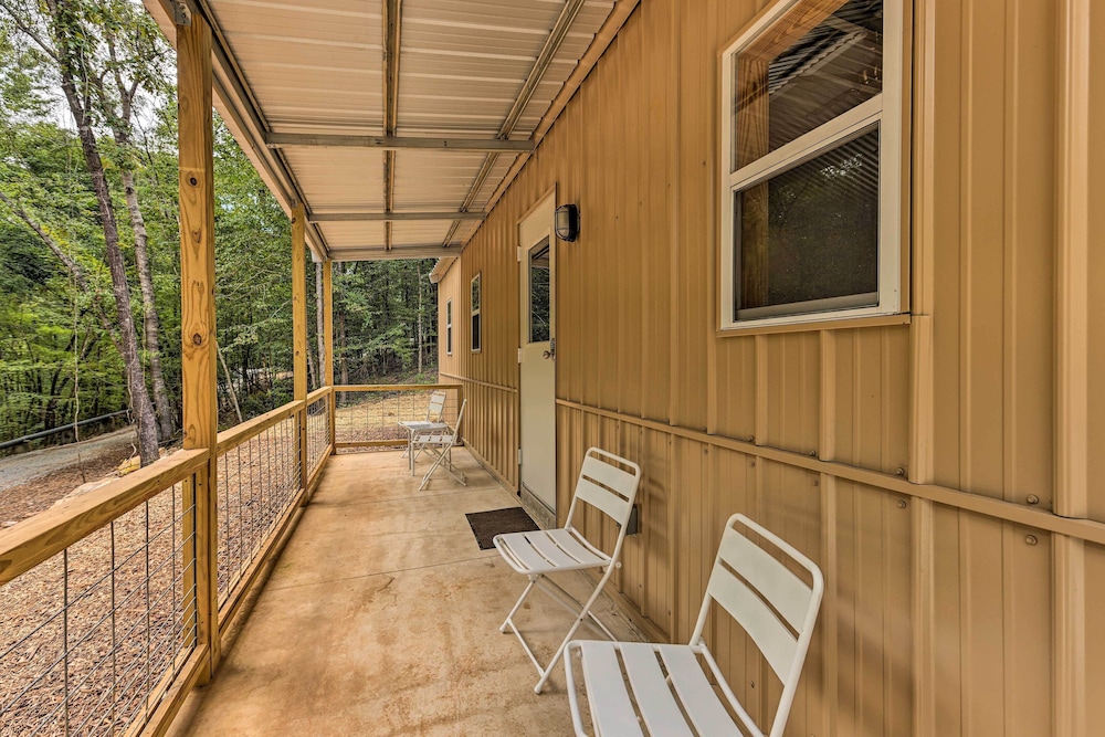 Tallassee Cabin W/ Forest Views Near Creek! - Tuskegee University, Tuskegee