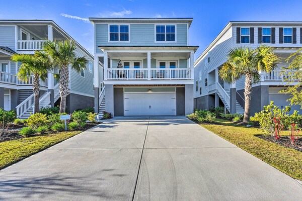 3 Decks & Water Views: Breezy Home In Hilton Head - Hilton Head Island, SC