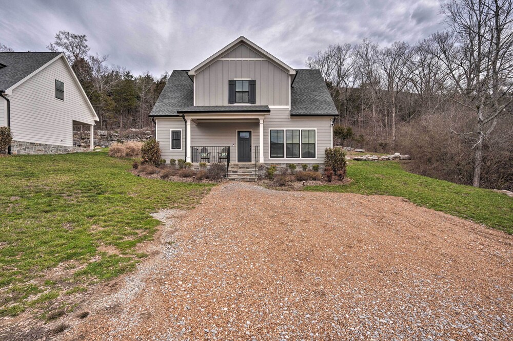 Wooded Escape W/ Beautiful Backyard + Mtn Views! - Chattanooga, TN