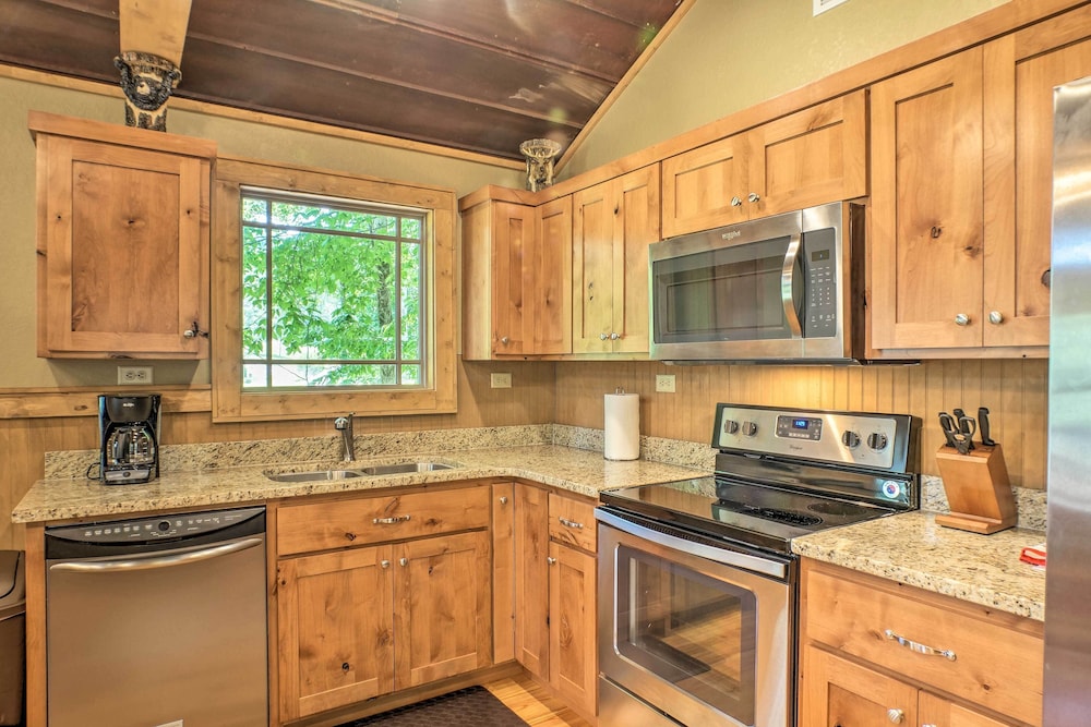 Guntersville Lake Cabin W/ 3 Fishing Ponds! - Alabama